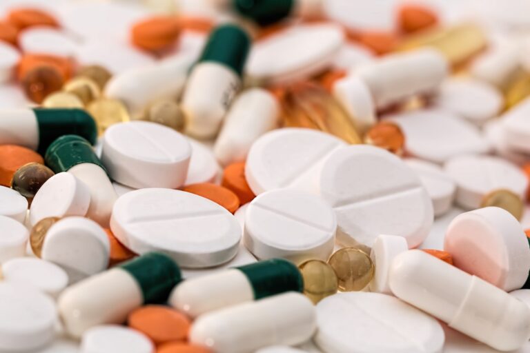 Early Signs of Drug Addiction in Adults - National Addiction Specialists